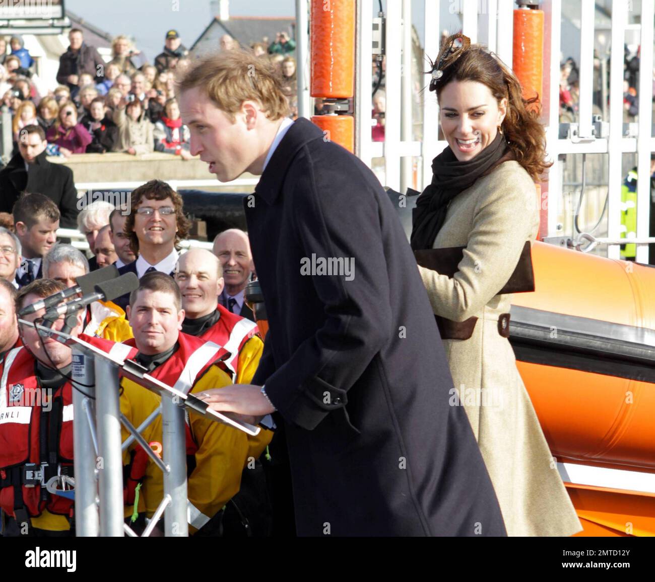 Prince William and Kate Middleton make an appearance at a lifeboat ...