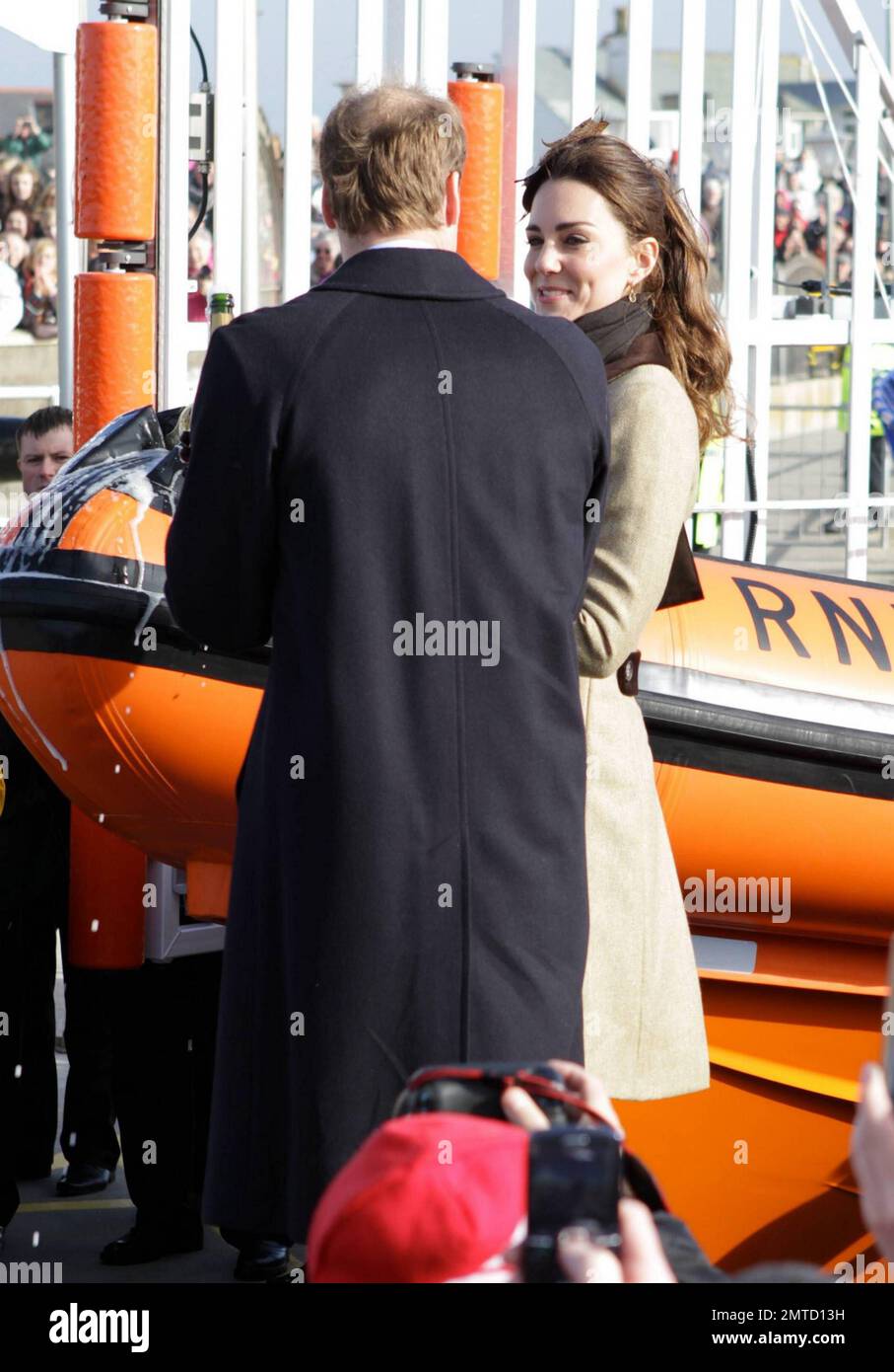 Prince William and Kate Middleton make an appearance at a lifeboat ...