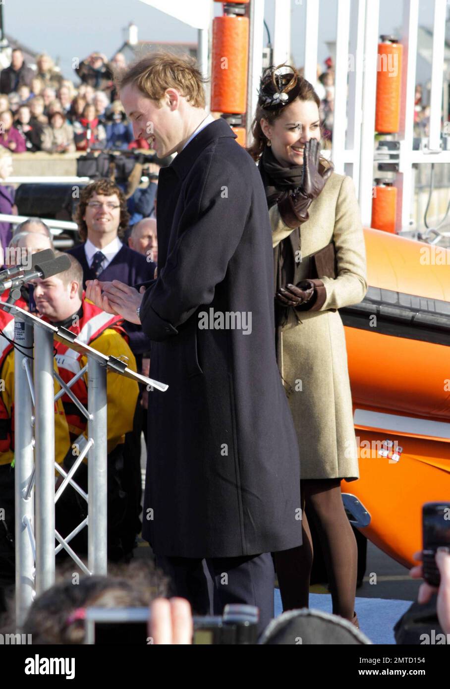 Prince William and Kate Middleton make an appearance at a lifeboat ...