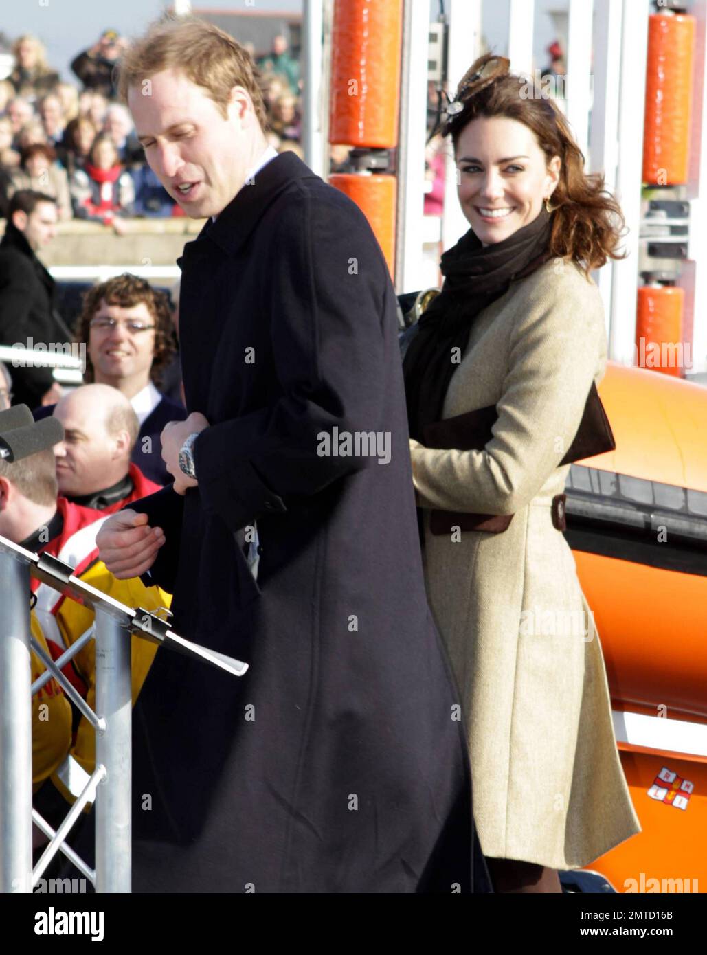Prince William and Kate Middleton make an appearance at a lifeboat ...