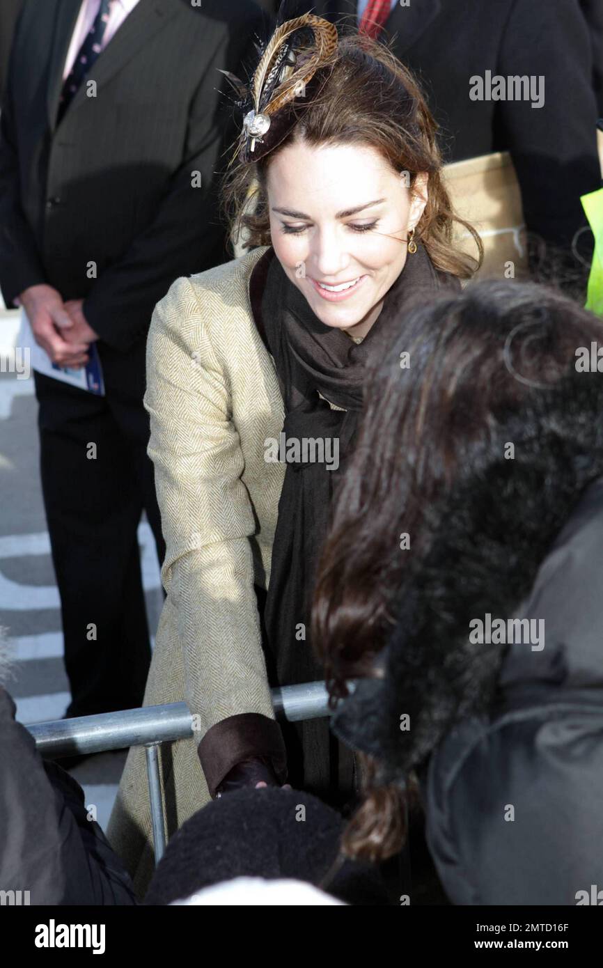 Prince William and Kate Middleton make an appearance at a lifeboat ...