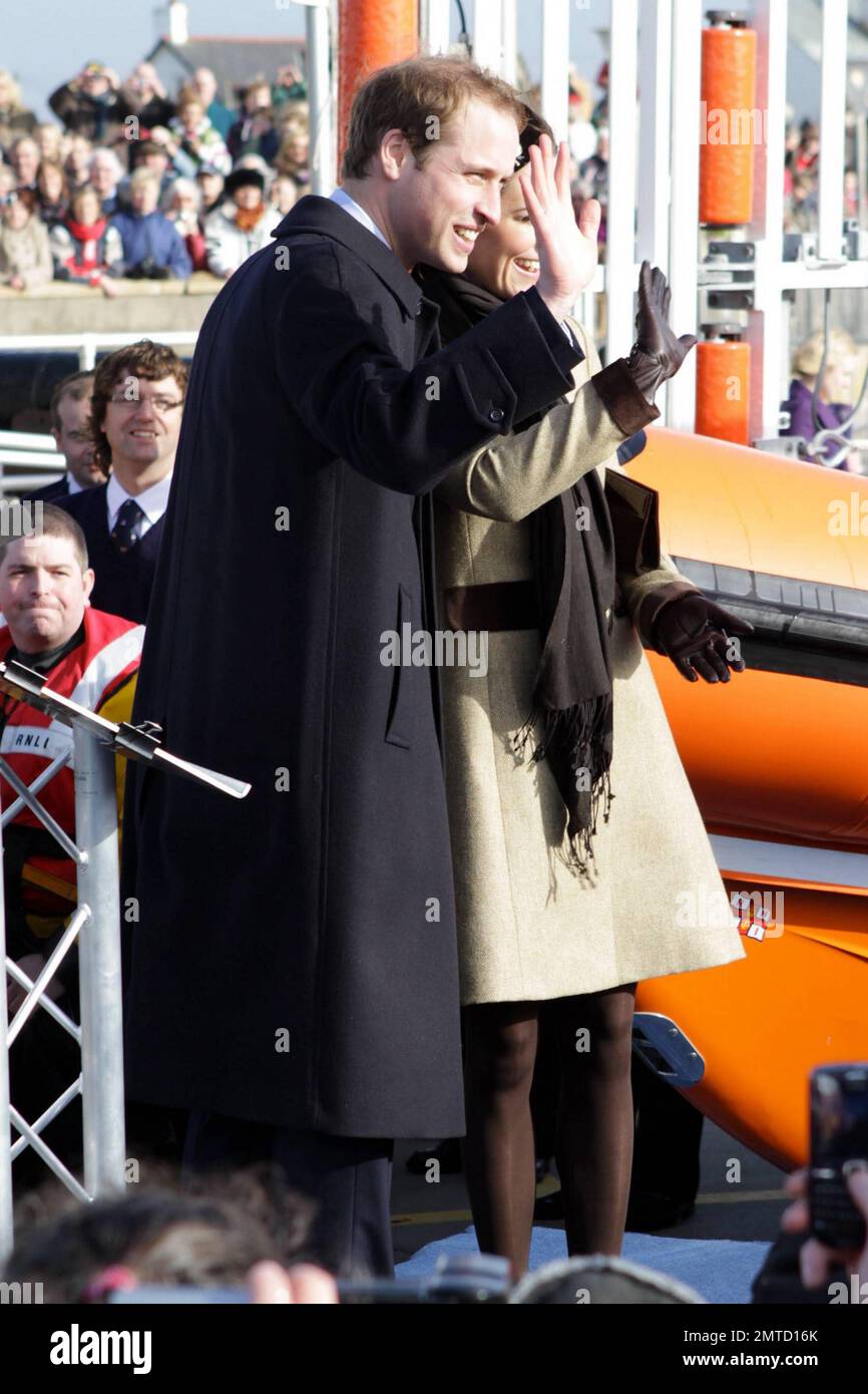 Prince William and Kate Middleton make an appearance at a lifeboat ...