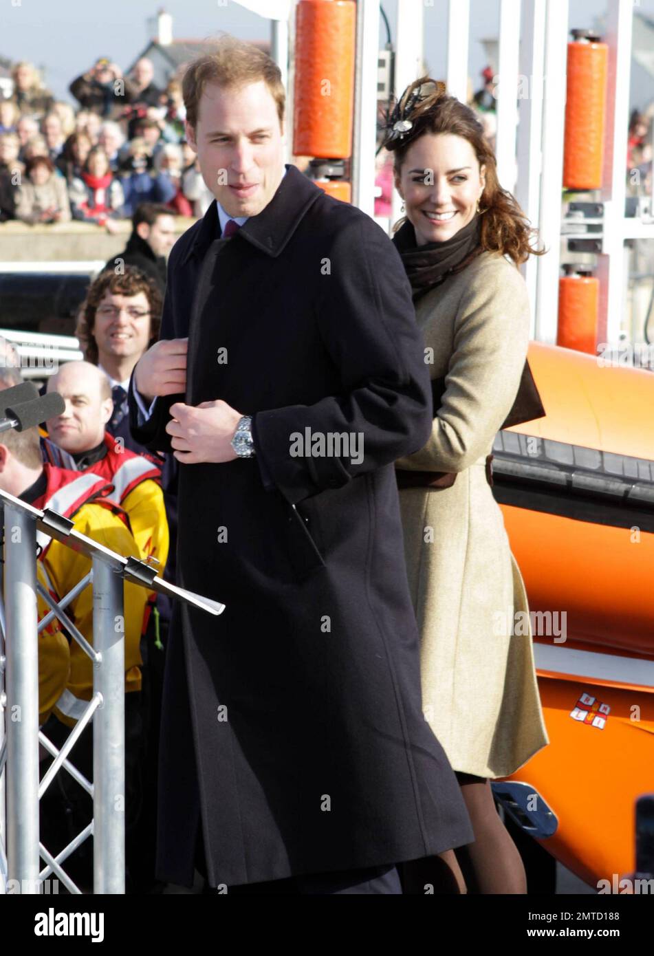 Prince William and Kate Middleton make an appearance at a lifeboat ...