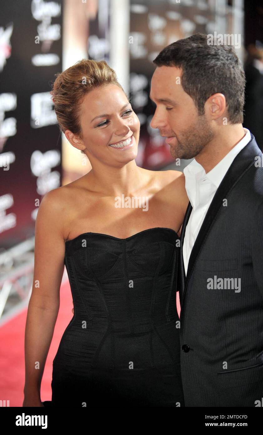 Becki Newton And Chris Diamantopoulos