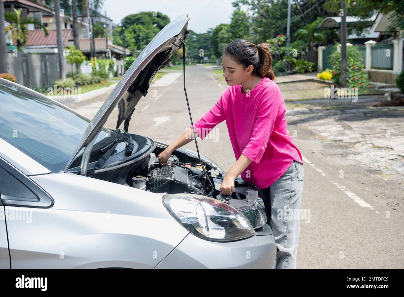 Girl looking broken down car hi-res stock photography and images - Alamy