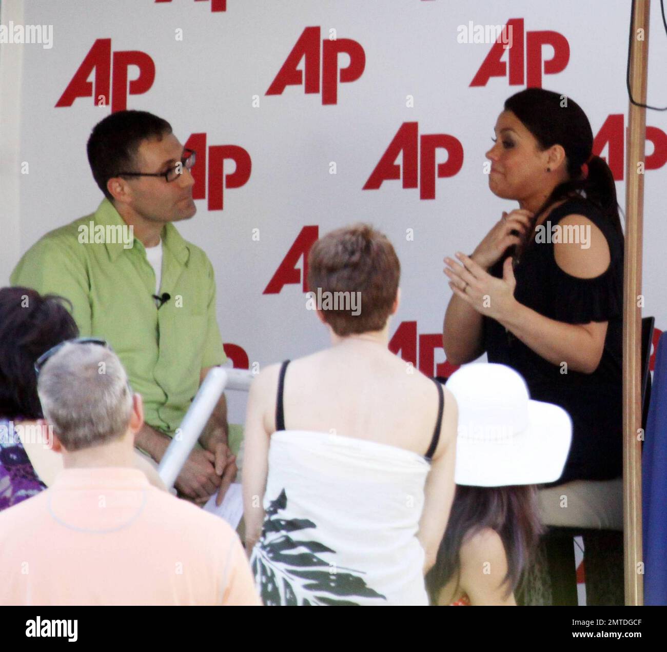 EXCLUSIVE!! Celebrity Chef, Rachael Ray, got a surprise from one of her ...