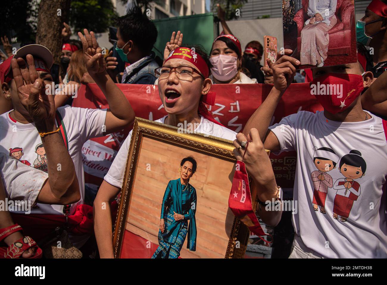 Myanmar shout slogans hi-res stock photography and images - Alamy