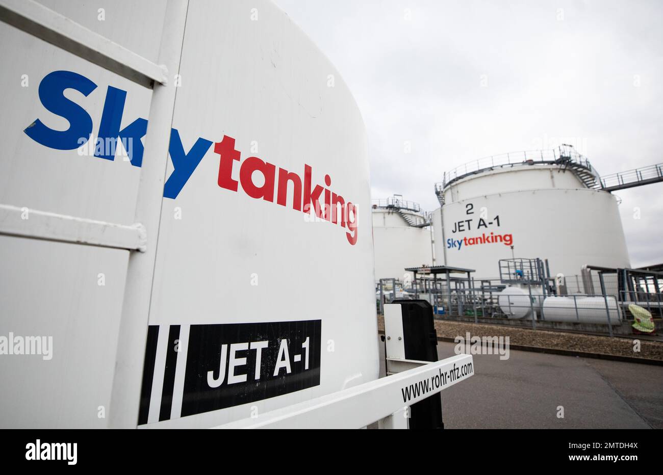 Jetfuel hi-res stock photography and images - Alamy