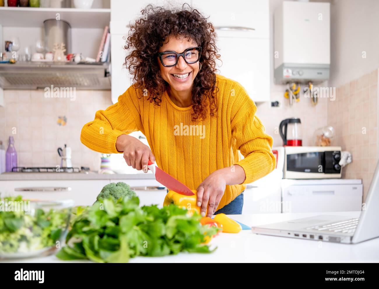 Online tutorial hi-res stock photography and images - Alamy