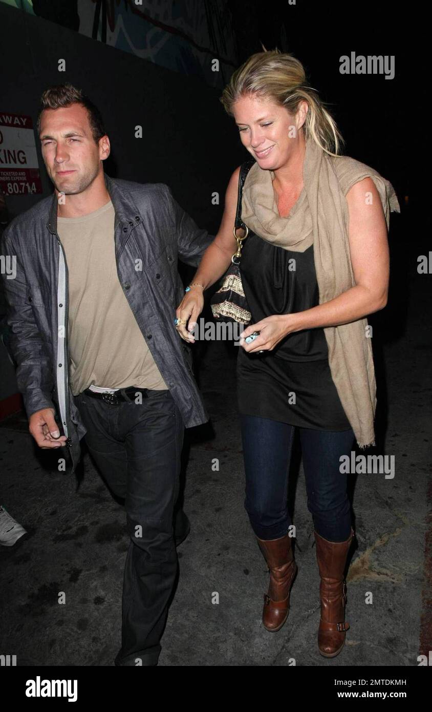 Supermodel Rachel Hunter steps out with her fiance Jarret Stoll to pay ...