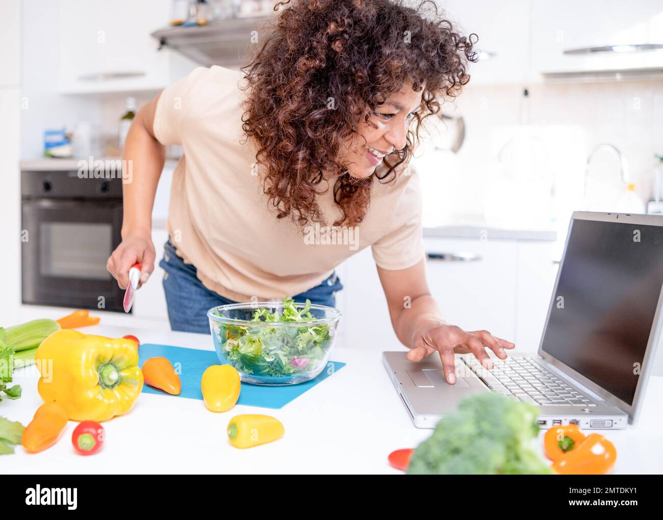 Tutorial scene hi-res stock photography and images - Alamy