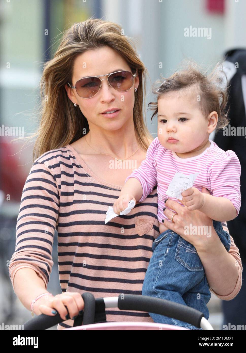 Singer, actress Rachel Stevens takes daughter Amelie, 9 months, out for ...