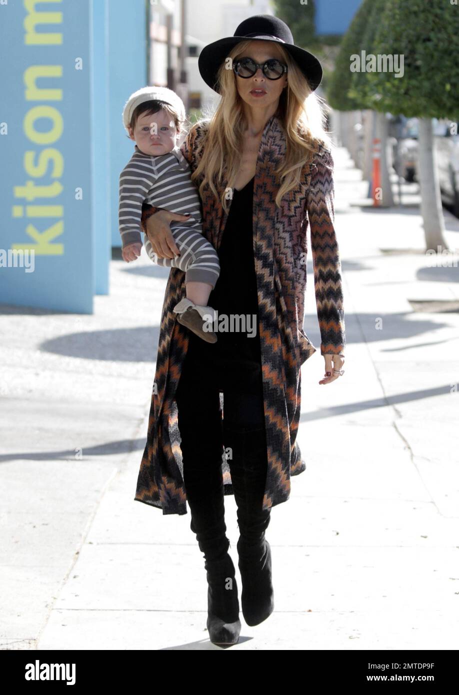 Stylist-to-the-stars Rachel Zoe wears a zig-zag geometric patterned ...