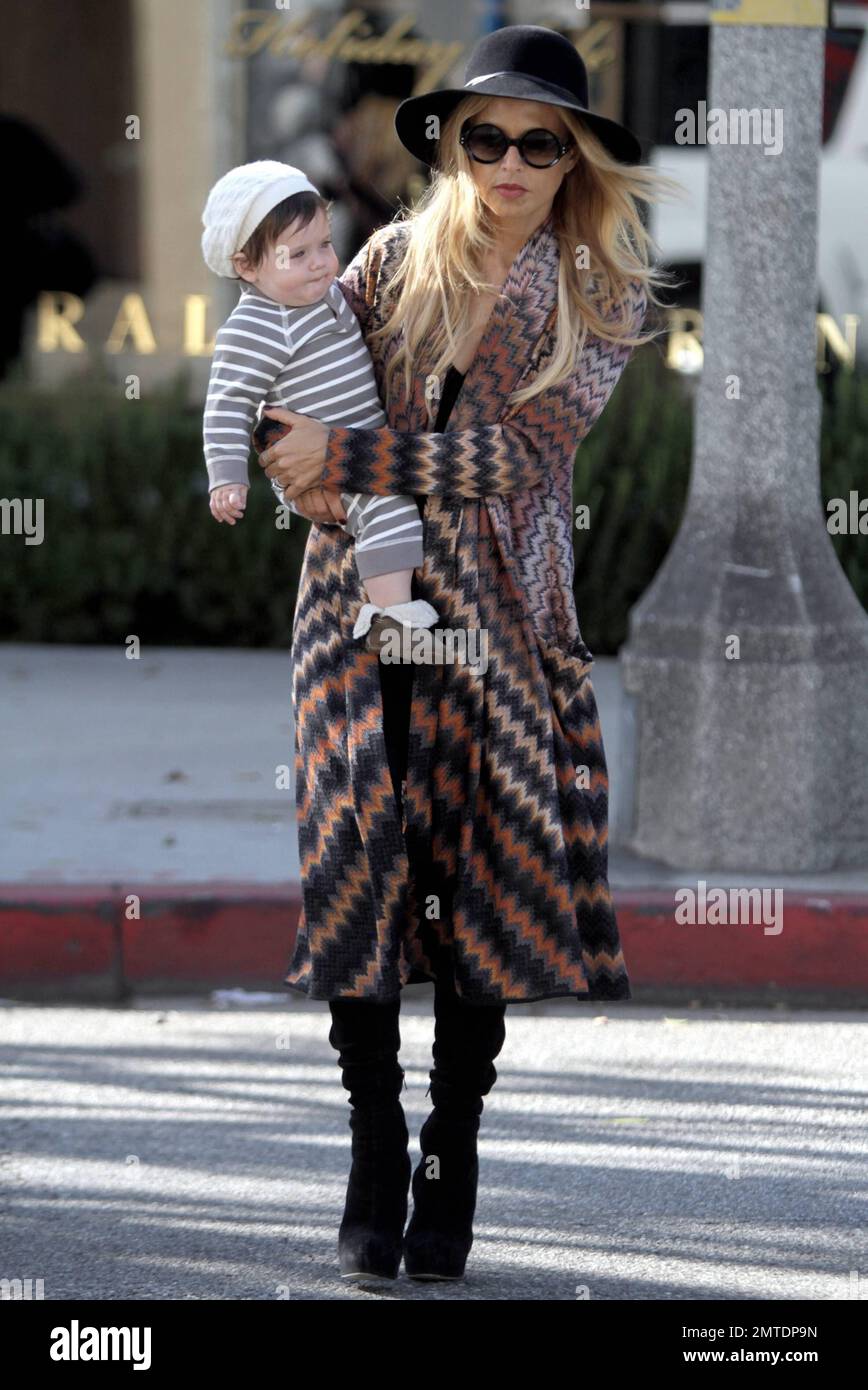 Stylist-to-the-stars Rachel Zoe wears a zig-zag geometric patterned ...