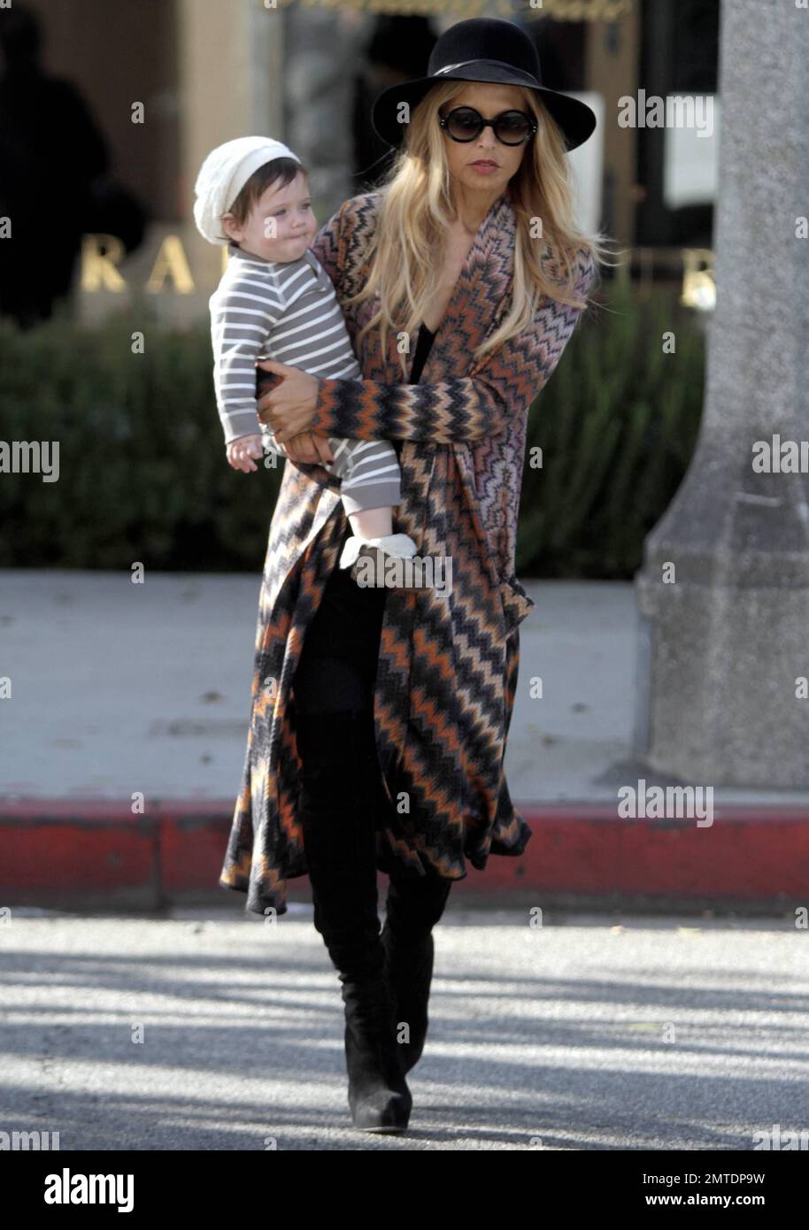 Stylist-to-the-stars Rachel Zoe wears a zig-zag geometric patterned ...
