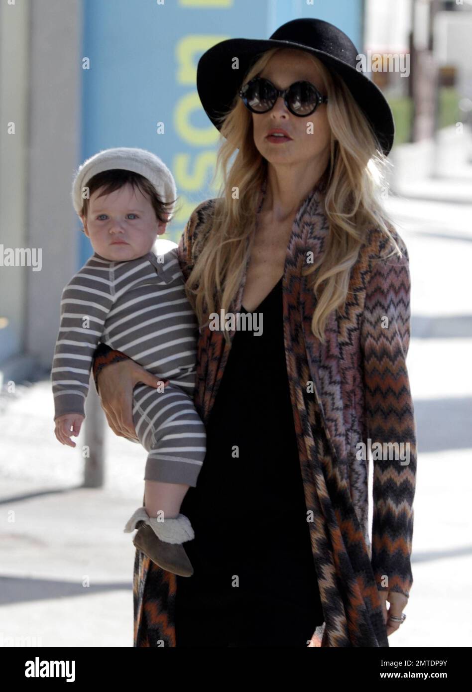 Stylist-to-the-stars Rachel Zoe wears a zig-zag geometric patterned ...