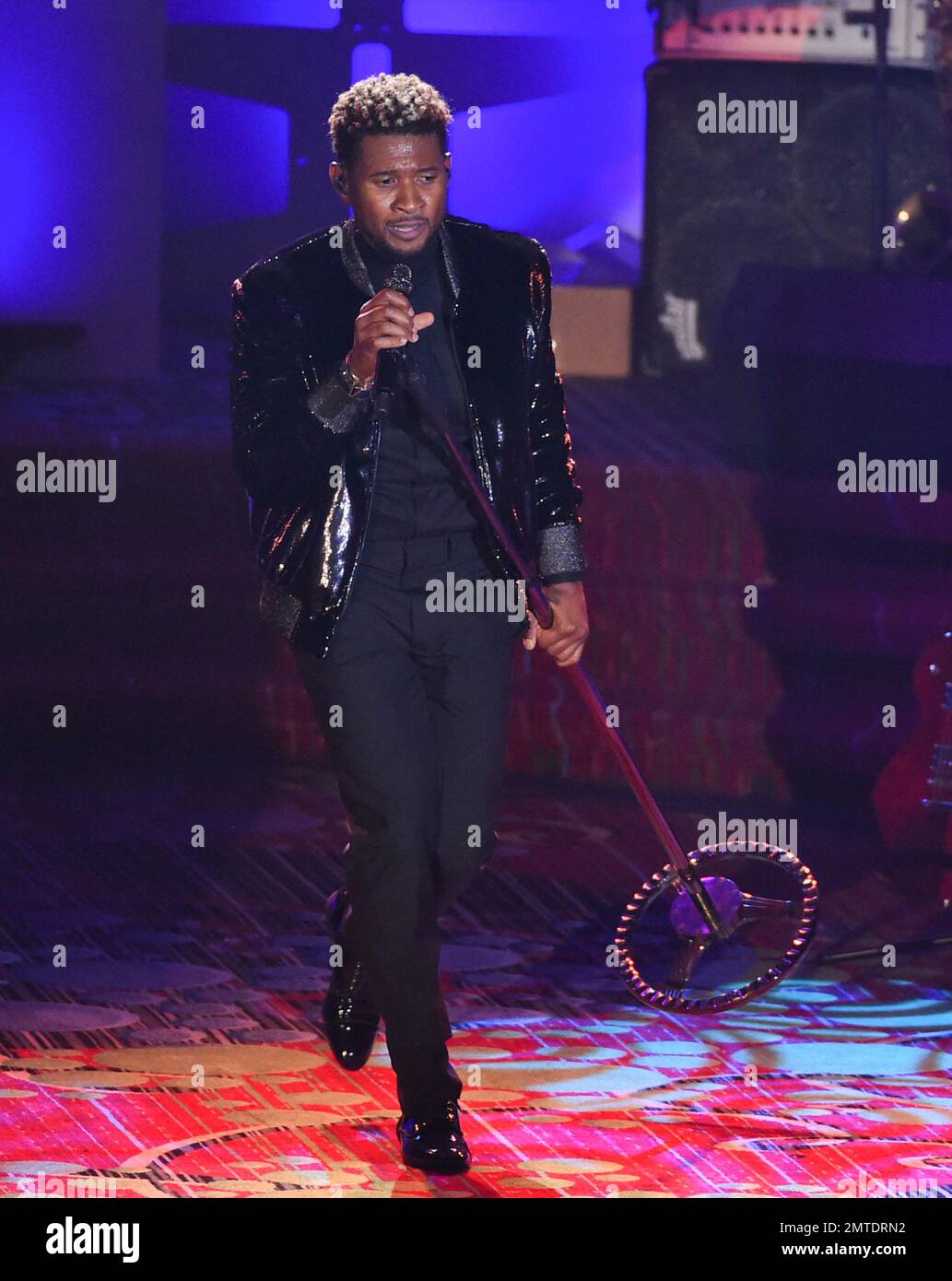 Usher performs at the 48th Annual Songwriters Hall of Fame Induction ...