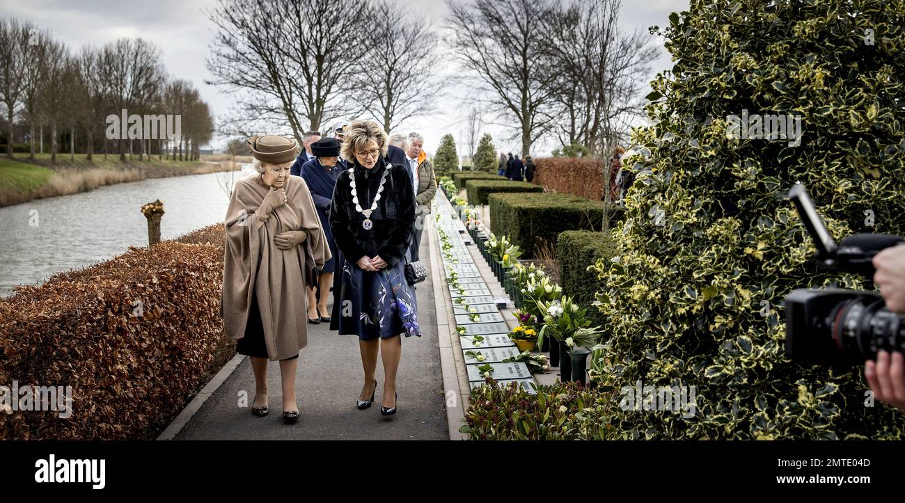 OUDE-TONGE - Princess Beatrix during the commemoration of the flood ...