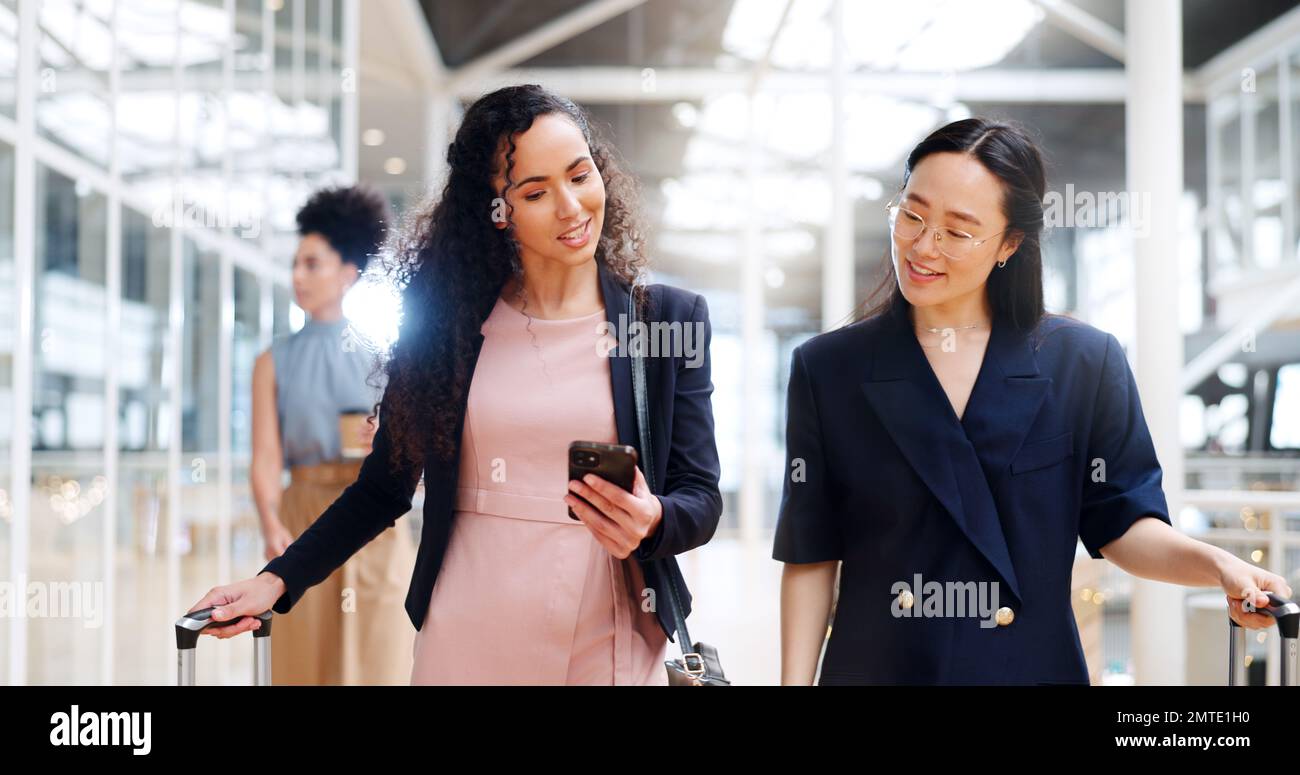 Business travel laughing airport hi-res stock photography and images ...