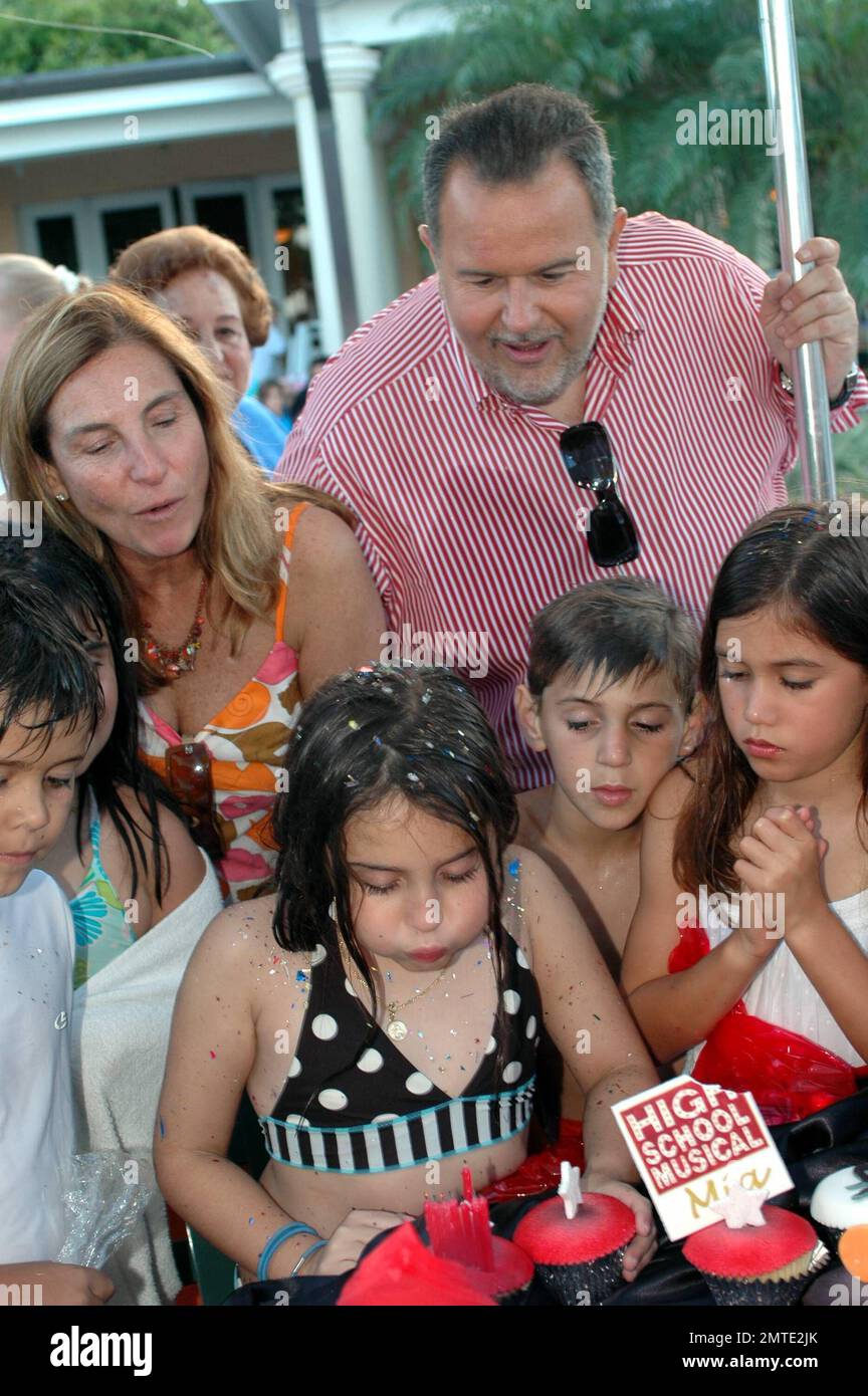Exclusive!! Raul de Molina, host of Univision's El Gordo y la Flaca ...
