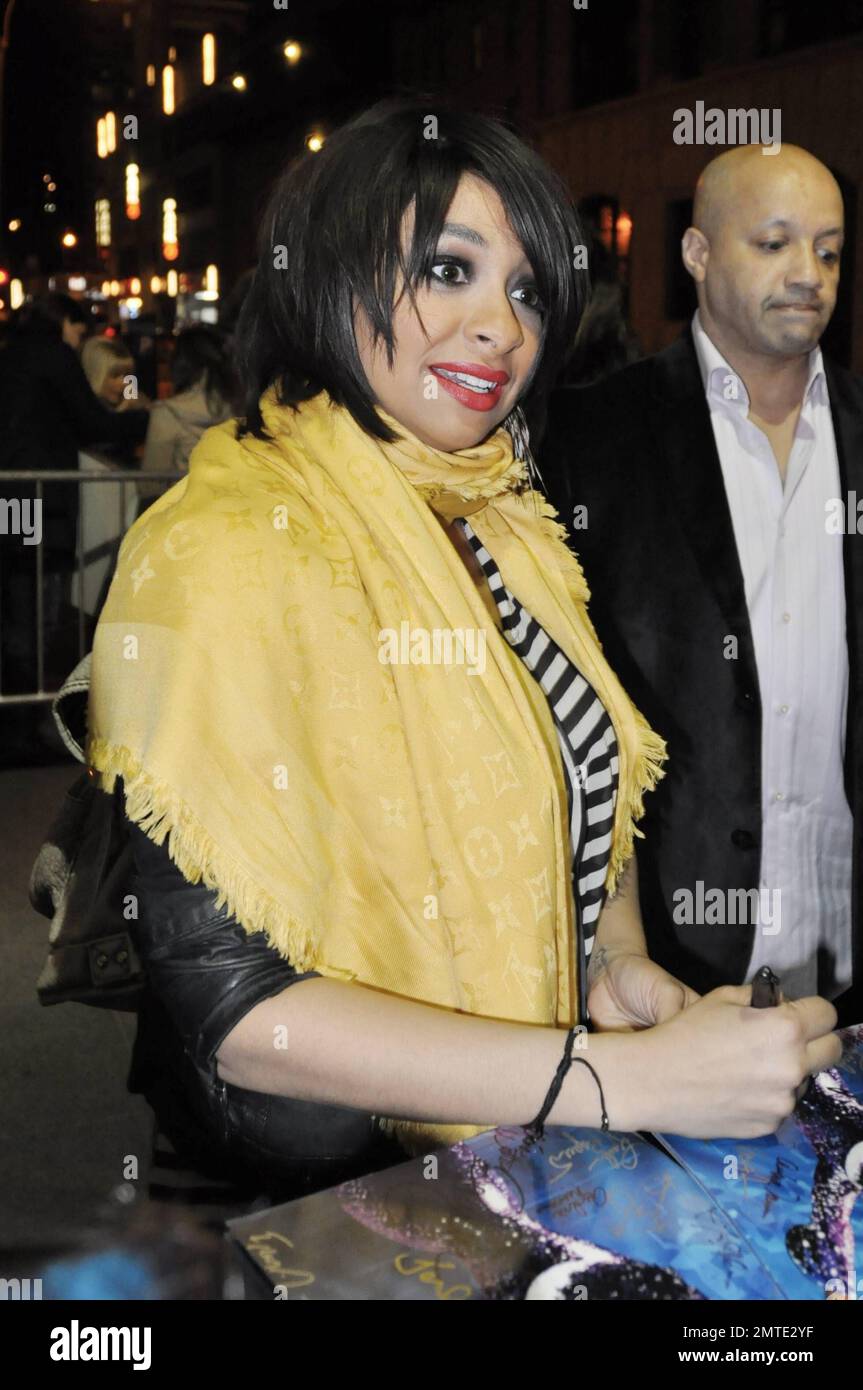 Actress Raven-Symone appears to have had a wardrobe malfunction when ...