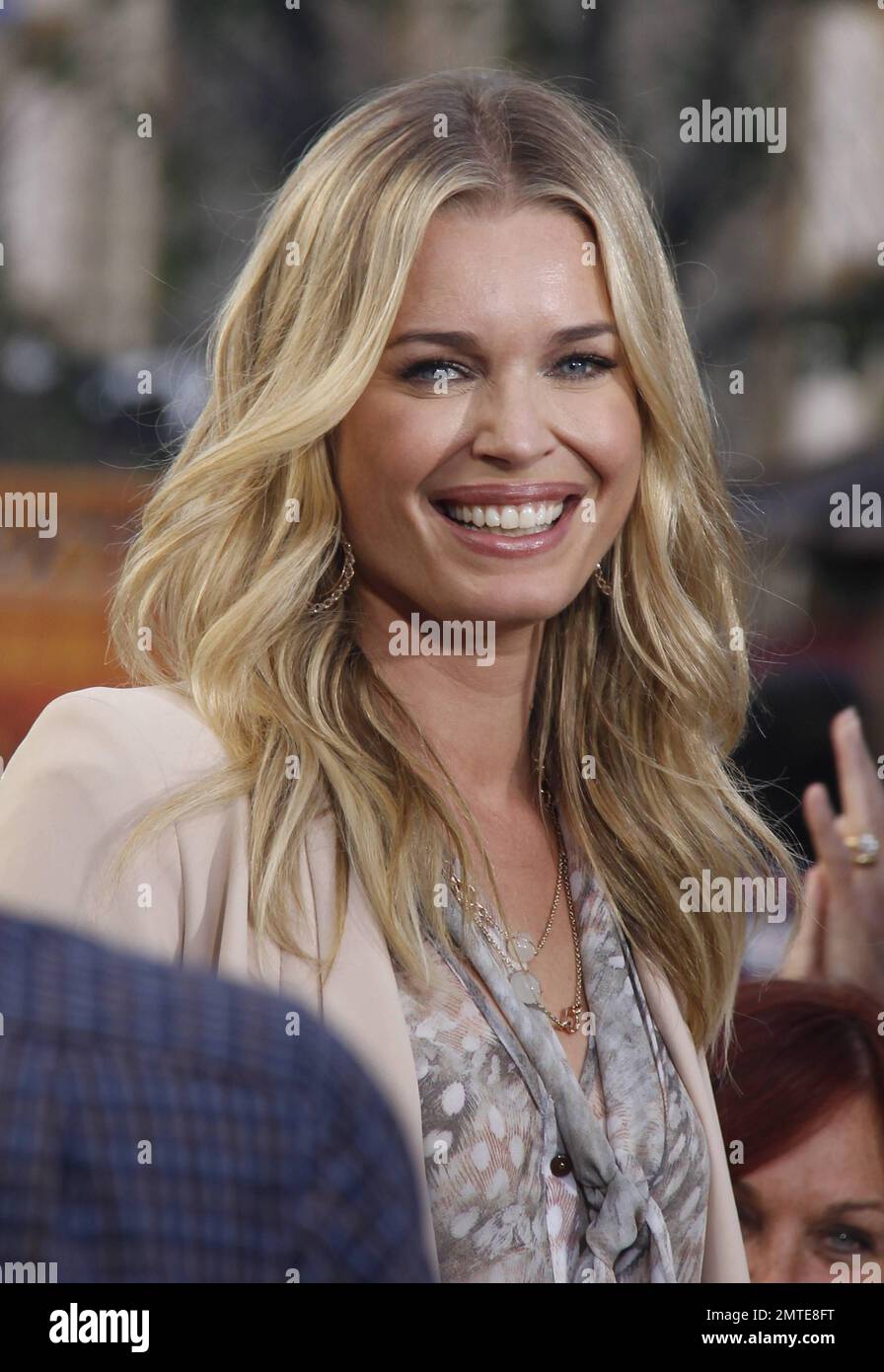 Rebecca Romijn Bio Height Weight Measurements