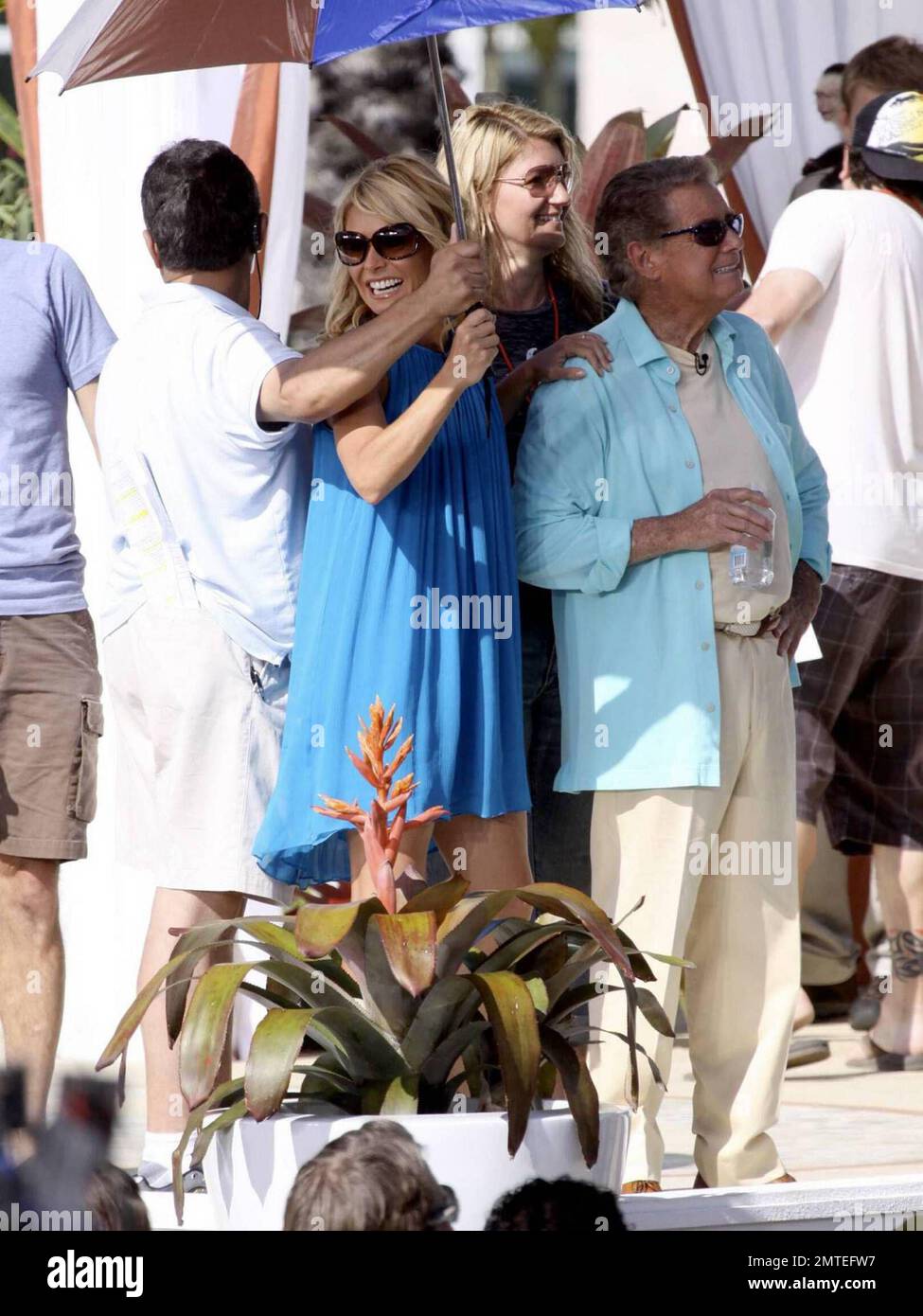 Kelly Ripa and Regis Philbin host their talk show "Live with Regis and ...