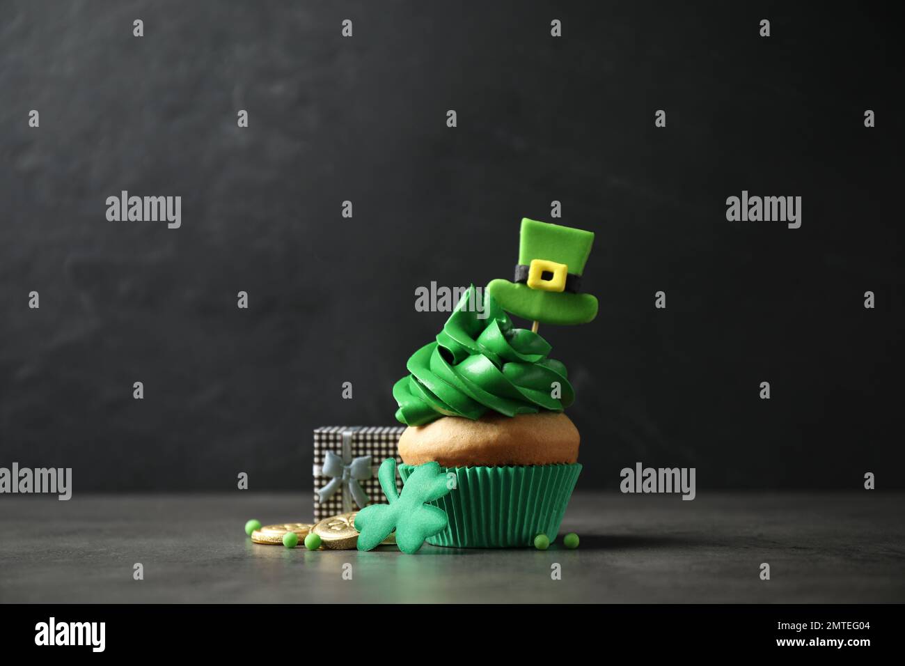 Cupcake money box hi-res stock photography and images - Alamy