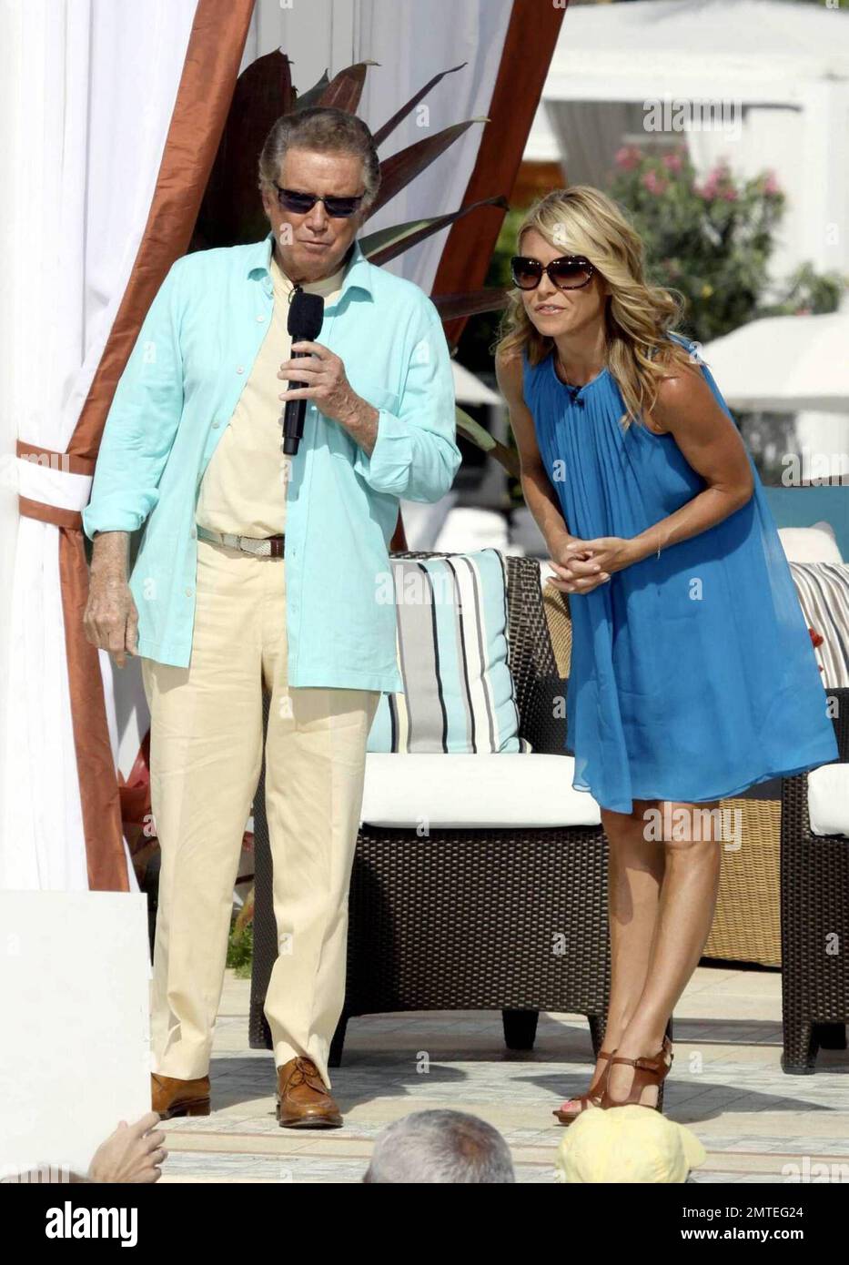 Kelly Ripa and Regis Philbin host their talk show "Live with Regis and ...