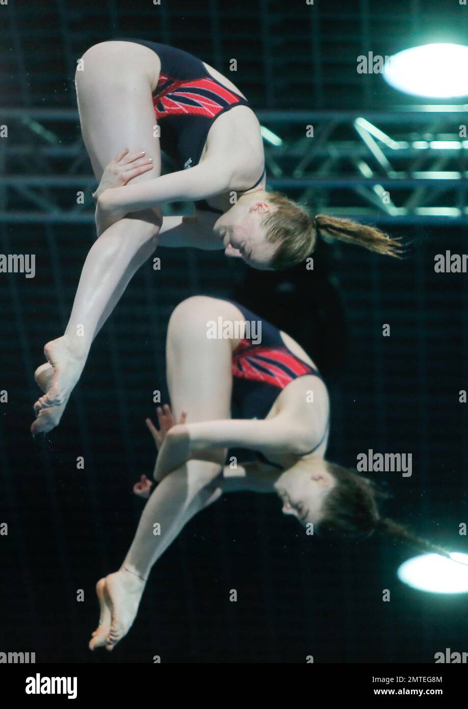 British Phoebe Banks, left, and Ruby Bower compete on their way to win ...
