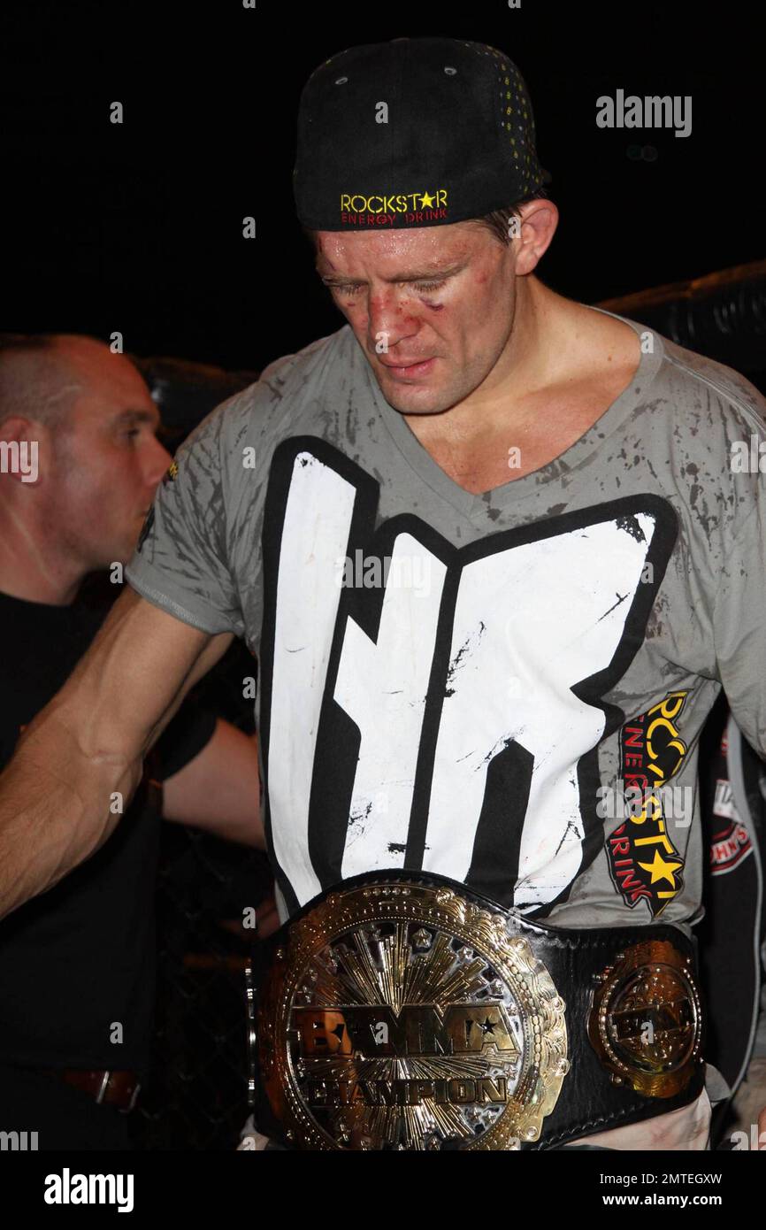 Former MMA fighter Alex Reid and opponent Tom 'Kong' Watson fight it ...