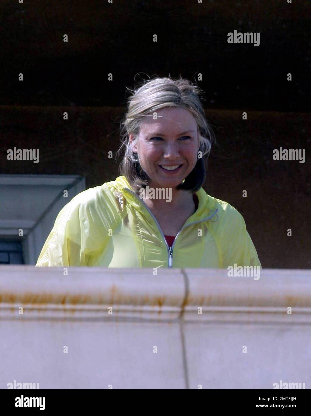 Renee Zellweger and Nathan Fillion film on the set of their new film ...
