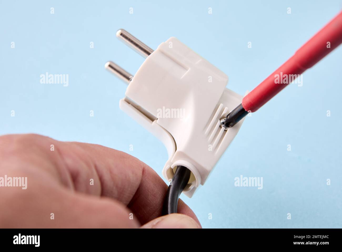 Collapsible design of European electrical plug for self assembly on ...