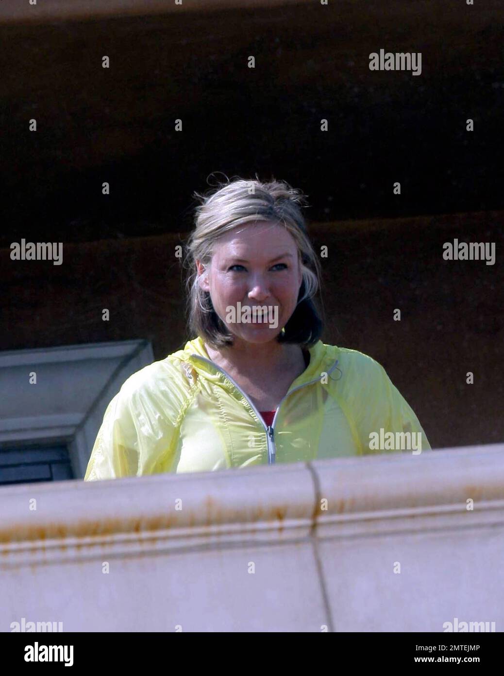 Renee Zellweger and Nathan Fillion film on the set of their new film ...