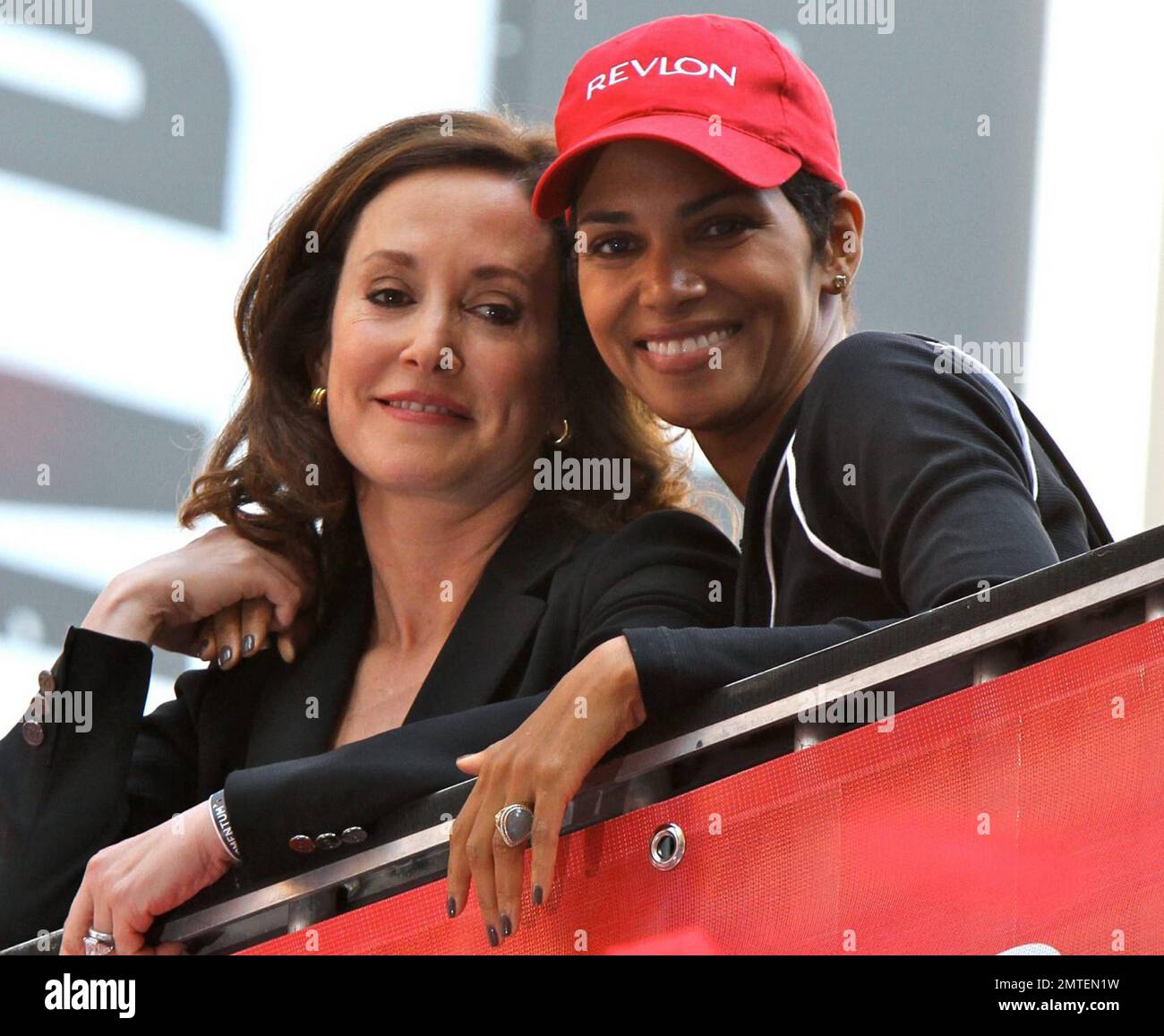 Halle berry and daughter nahla ariela aubry hi-res stock photography ...