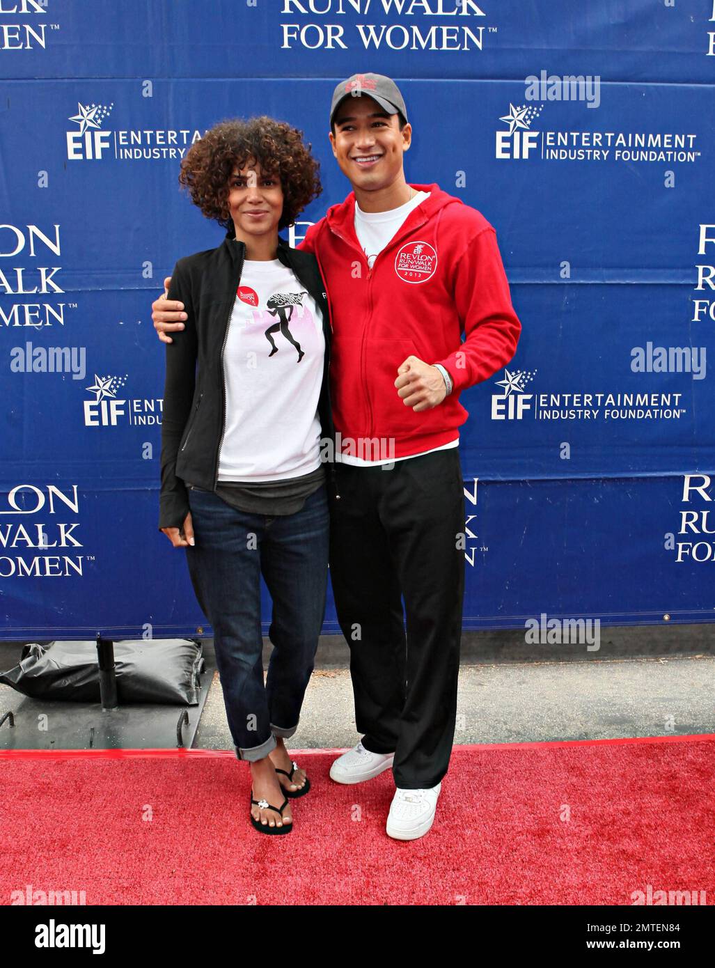 Halle Berry and Mario Lopez at the 19th Annual EIF Revlon Run/Walk For ...