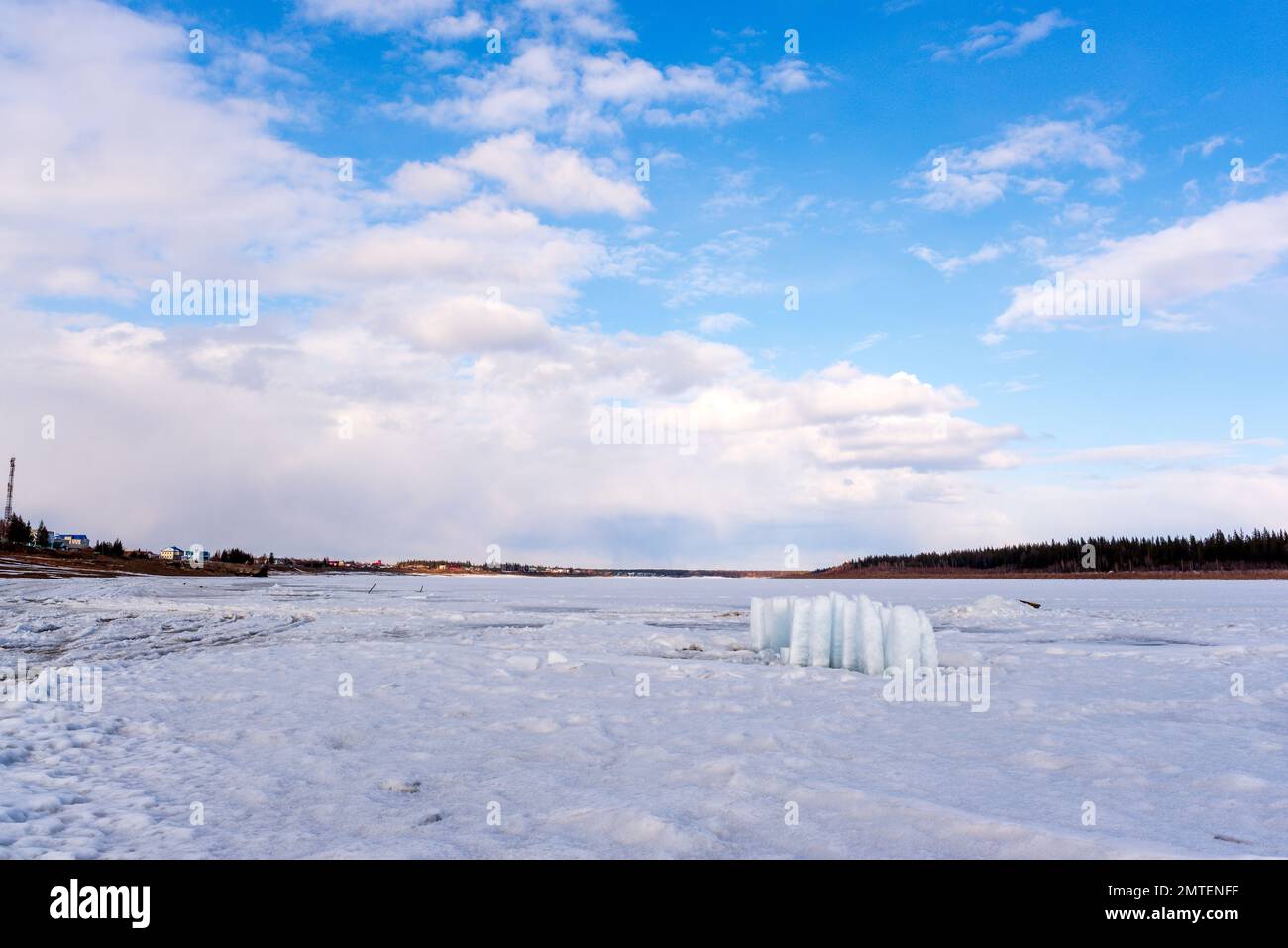 Snow white column hi-res stock photography and images - Alamy