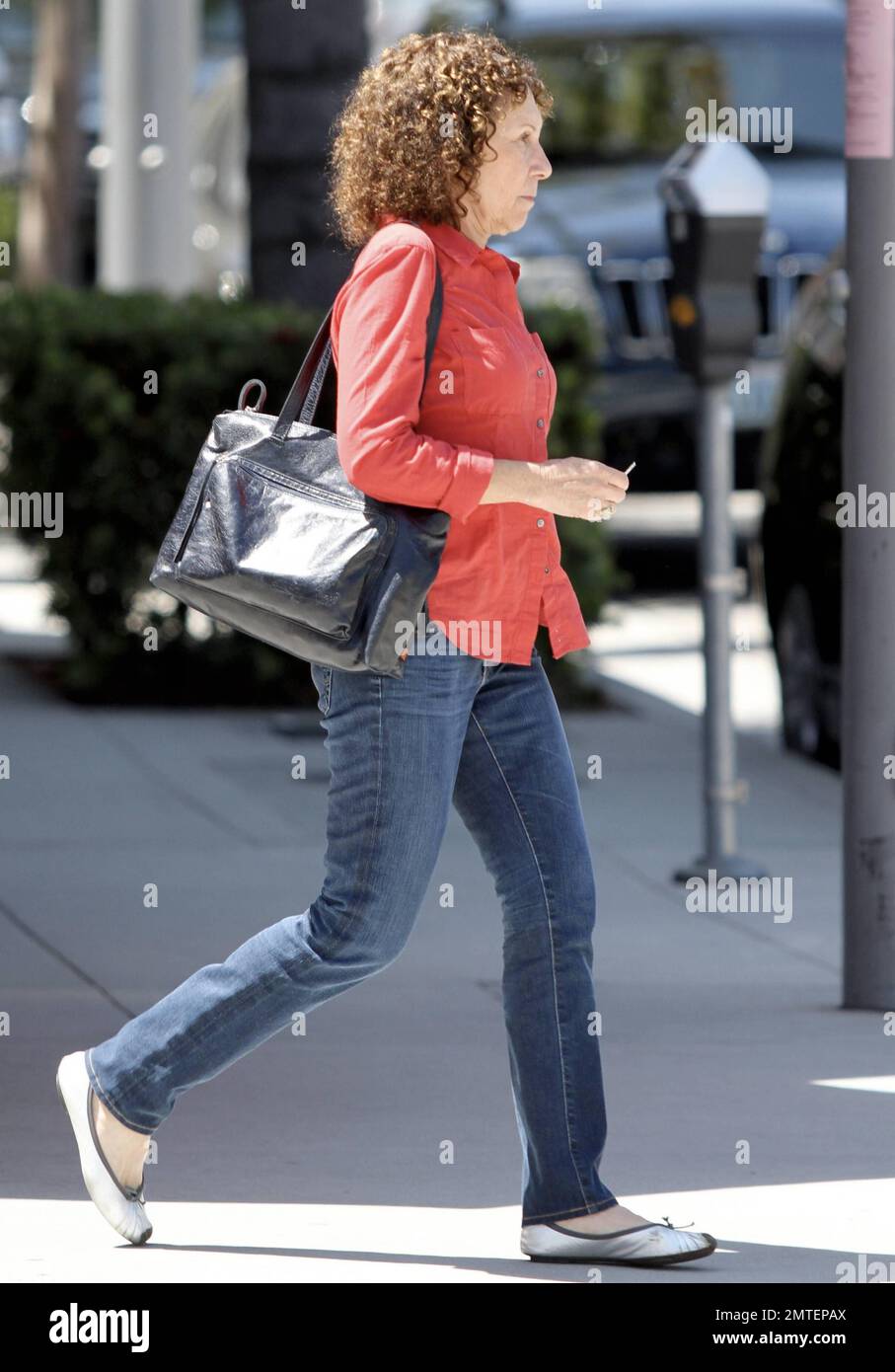 EXCLUSIVE!! Danny Devito's wife, actress Rhea Perlman looks casual in a ...