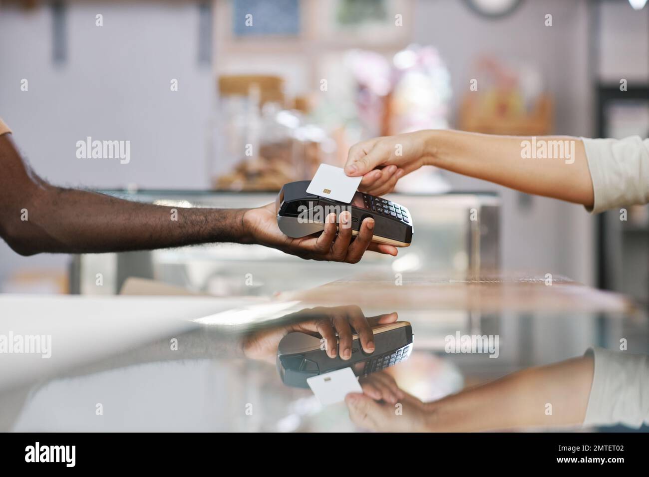 Hands of customer with credit card paying for order in bakery Stock ...