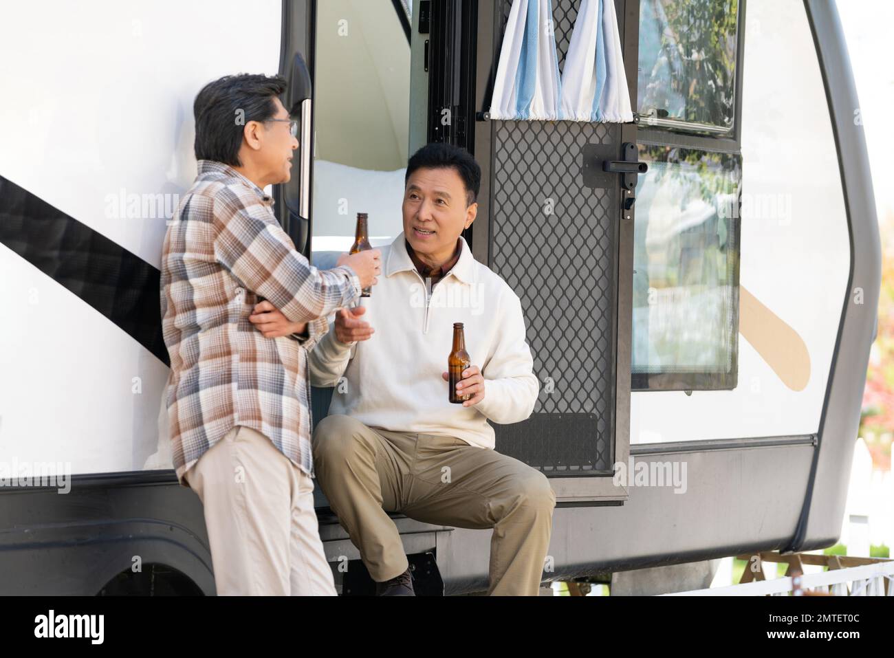 Four elderly people sitting hi-res stock photography and images - Alamy