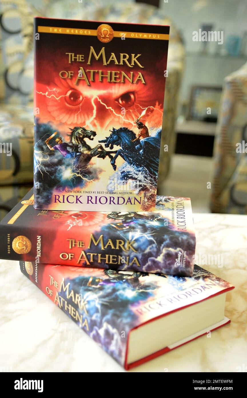 Olympus series hi-res stock photography and images - Alamy