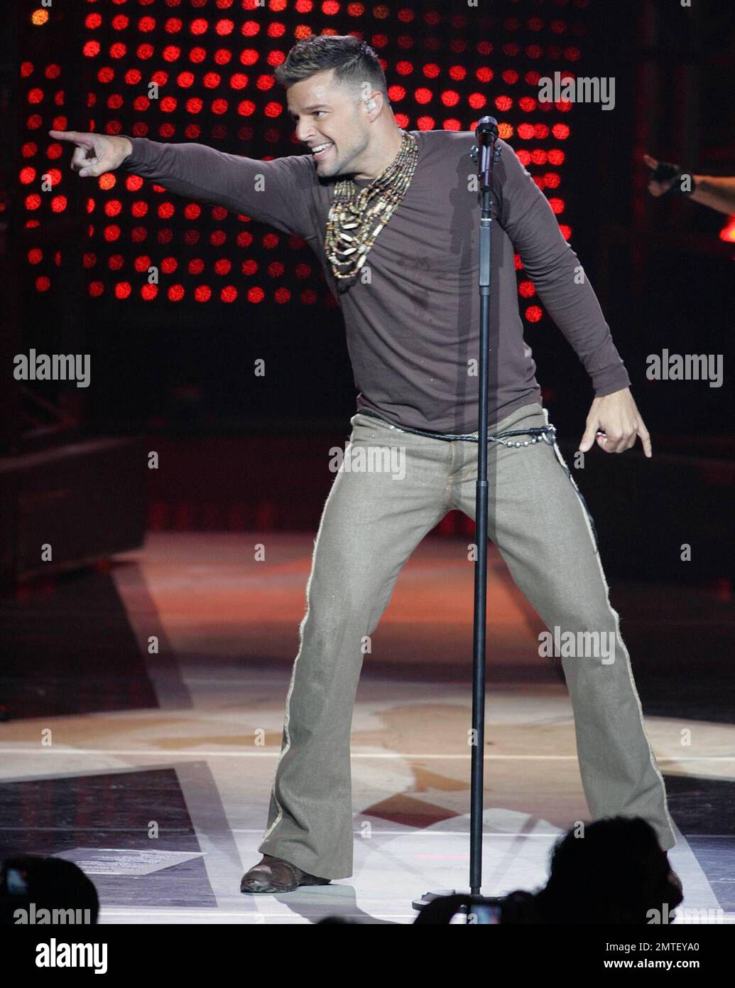 Ricky pointing hi-res stock photography and images - Alamy