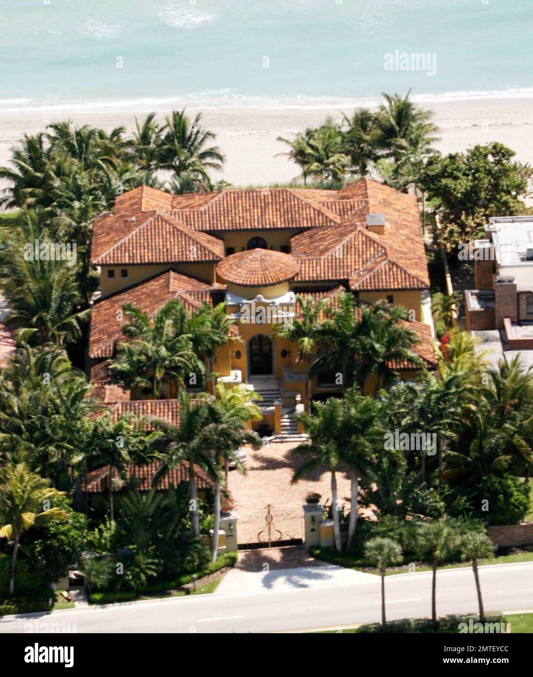 Exclusive!! This is the beautiful Mediterranean villa that Latin ...