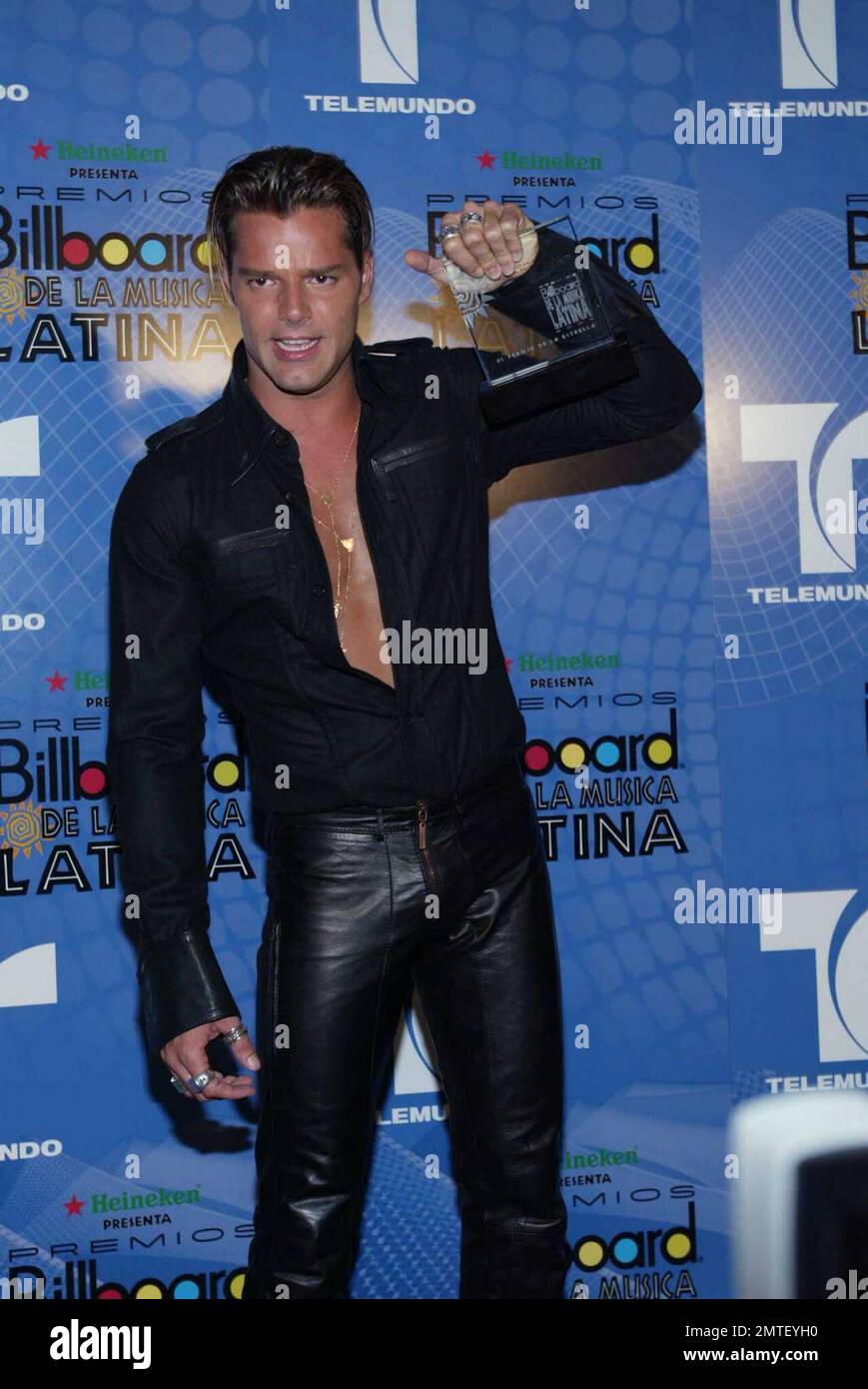 Ricky martin 2001 hi-res stock photography and images - Alamy