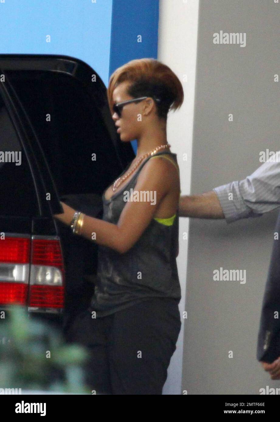 - Rihanna leaves her Fort Lauderdale hotel. She is in town to sing at ...
