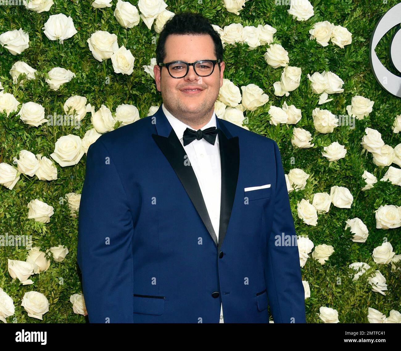 Josh Gad arrives at the 71st annual Tony Awards at Radio City Music ...