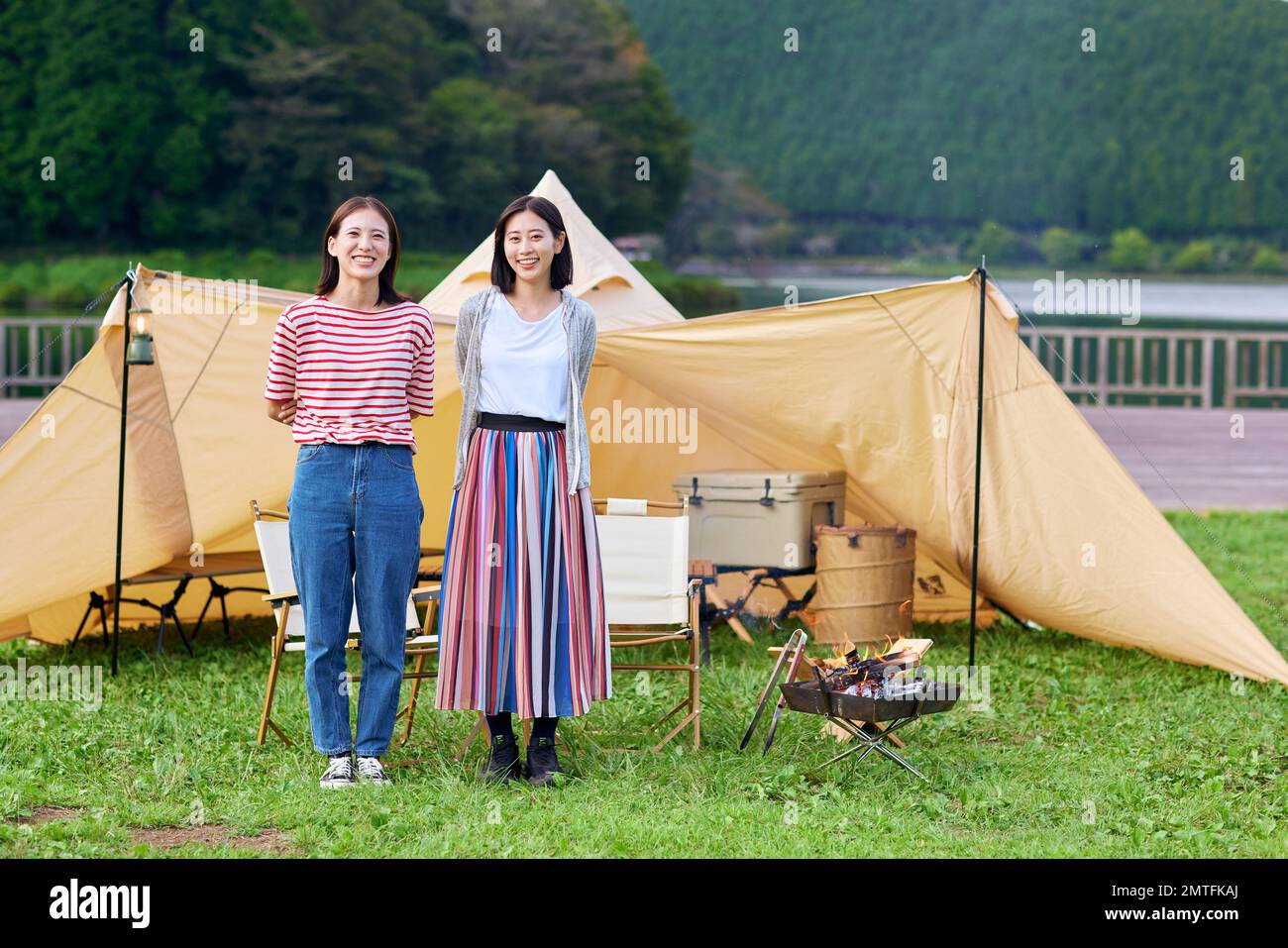 Portrait two women unknown hi-res stock photography and images - Alamy