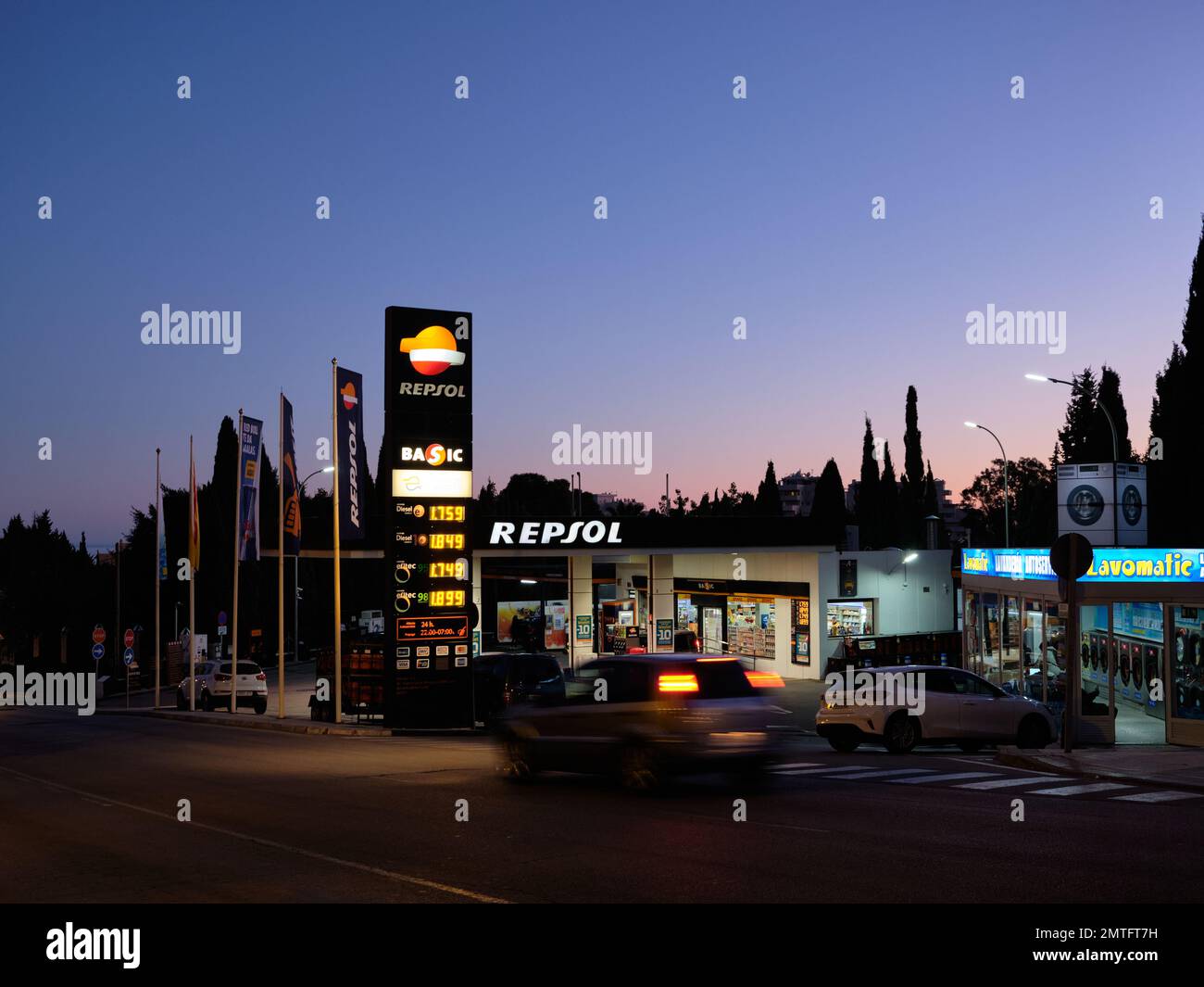 Repsol logo hi-res stock photography and images - Alamy