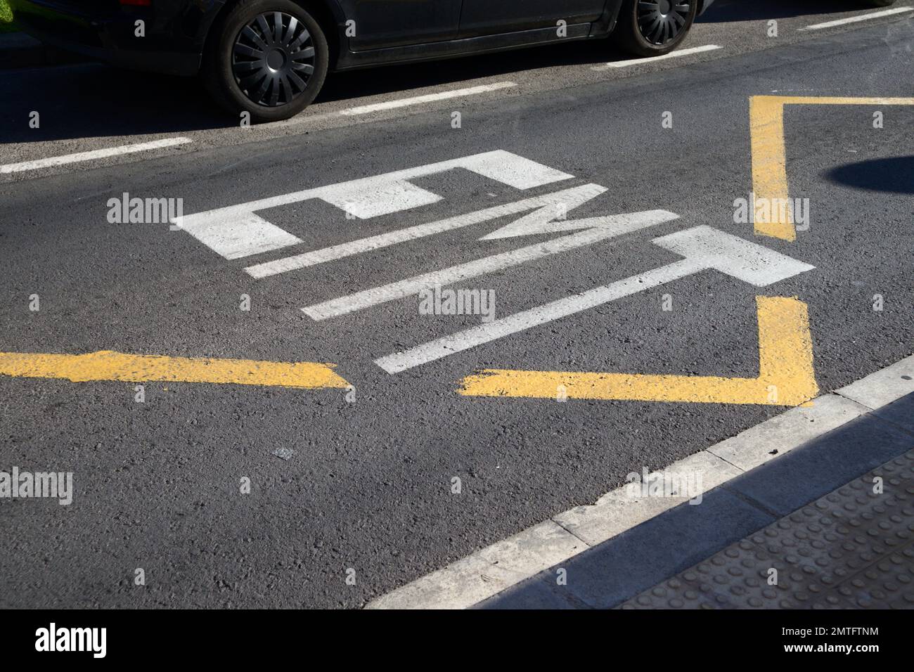 Bus stop sign spanish hi-res stock photography and images - Alamy