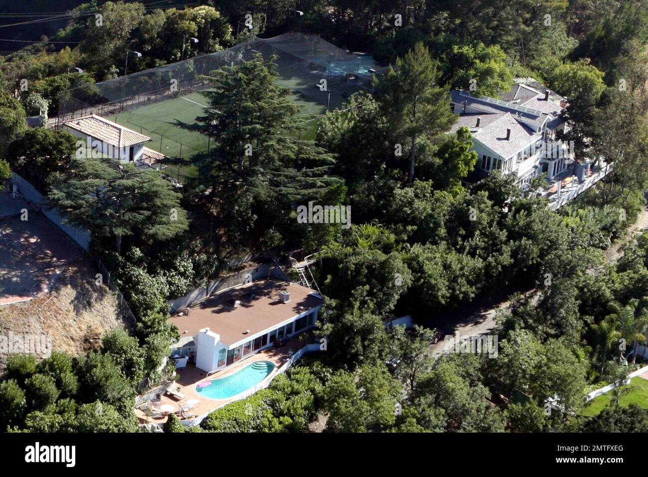 Robbie Williams' Beverly Hills home in Ca. The mansion has 6 bedrooms ...
